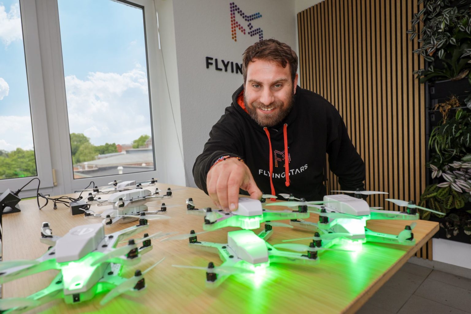 Drohnen-Shows der FlyingStars: Feuerwerk ohne Feinstaub, Müll und Lärm ...